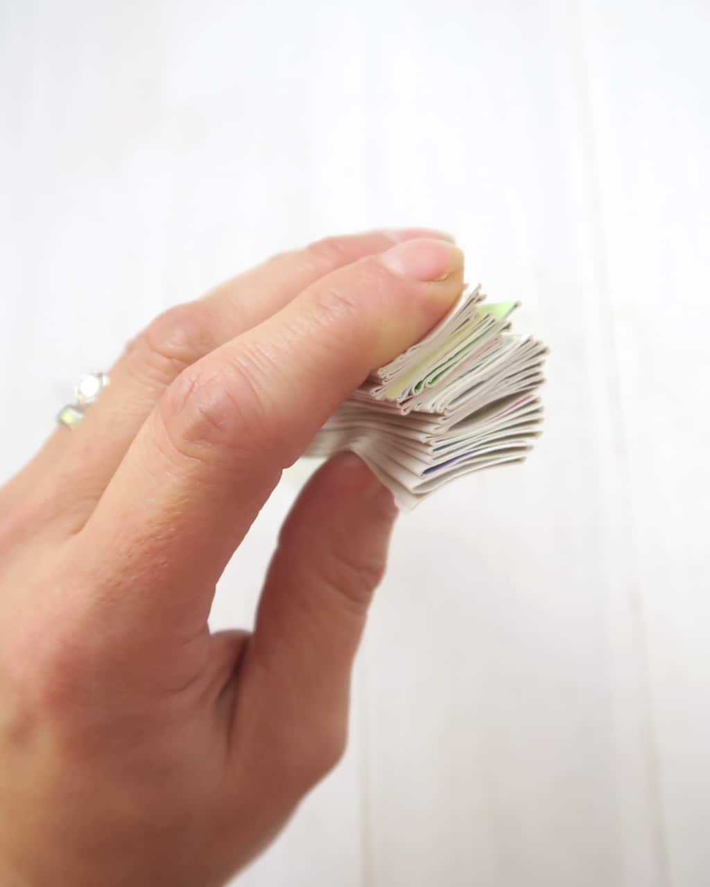 How to make a circle fan out of paper by The Listed Home